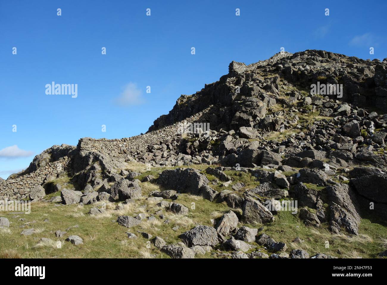 Dry Stone Wall on the Crags of 'Little Gowder Crag' near the Wainwright ...