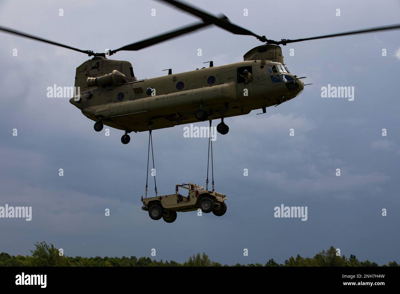 A CH-47 Chinook assigned to the New York Army National Guard’s 3rd Battalion, 126th Aviation ...