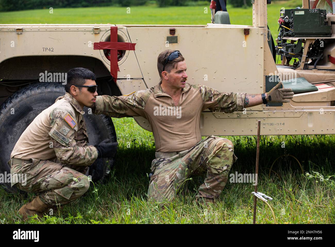 Soldiers with Charlie Battery, 3rd Battalion, 112th Field Artillery Regiment, 44th Infantry ...