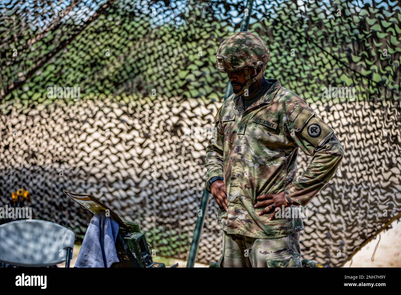 Soldiers with Bravo Battery, 3rd Battalion, 112th Field Artillery ...