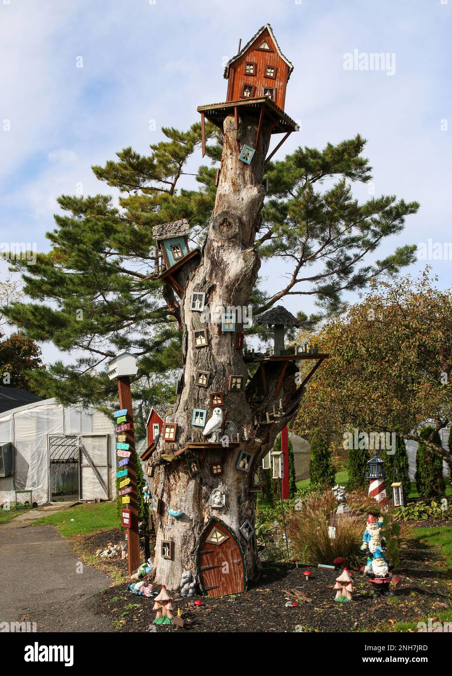 Gnome hole hi-res stock photography and images - Alamy