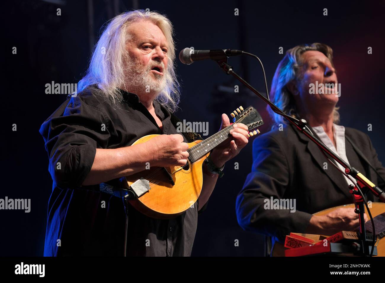 Show of hands steve knightley phil beer hi-res stock photography and ...