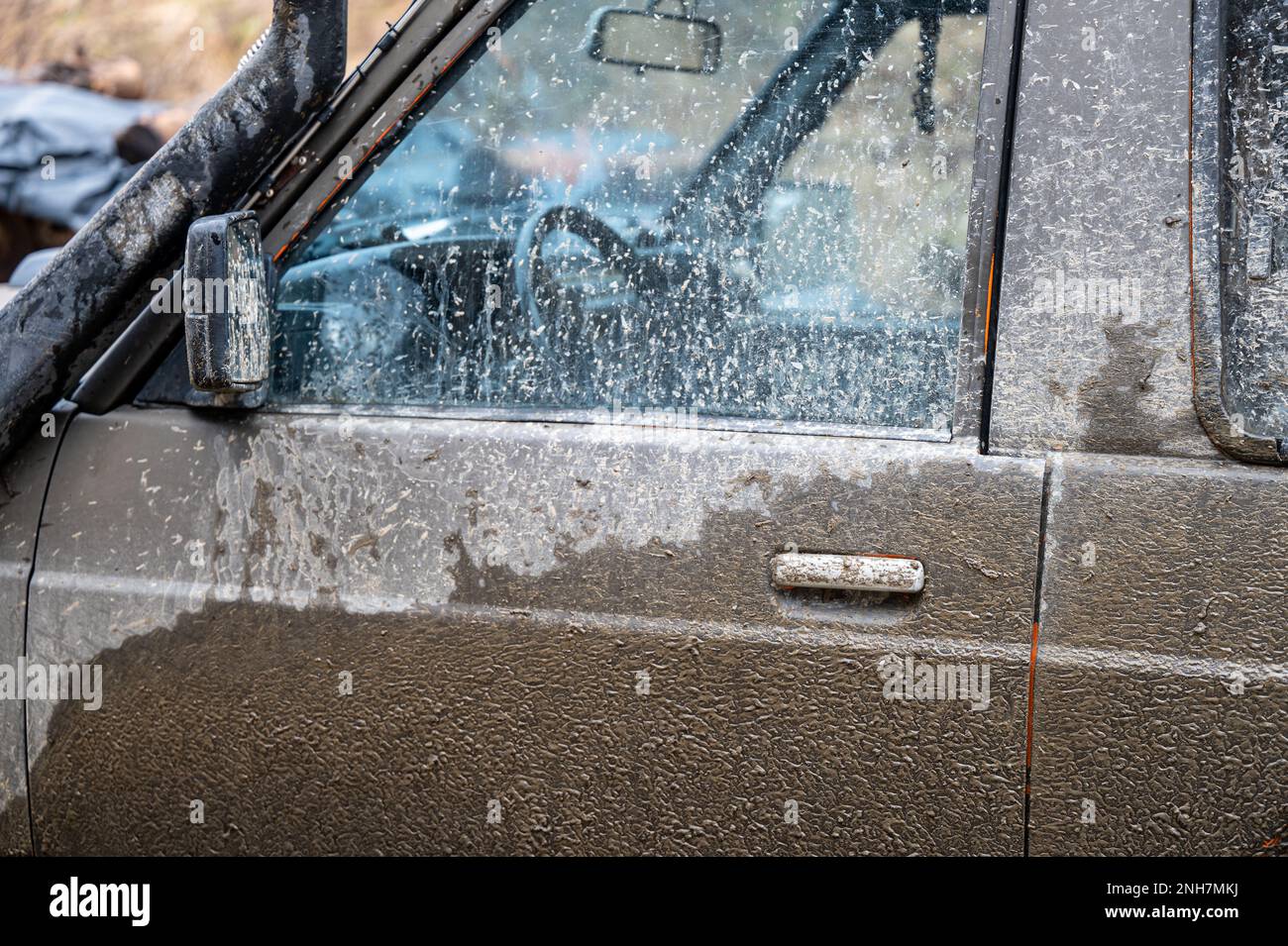 Mad splattered 4x4 SUV. Dirty car side. Splash and texture of mud on a car Stock Photo - Alamy