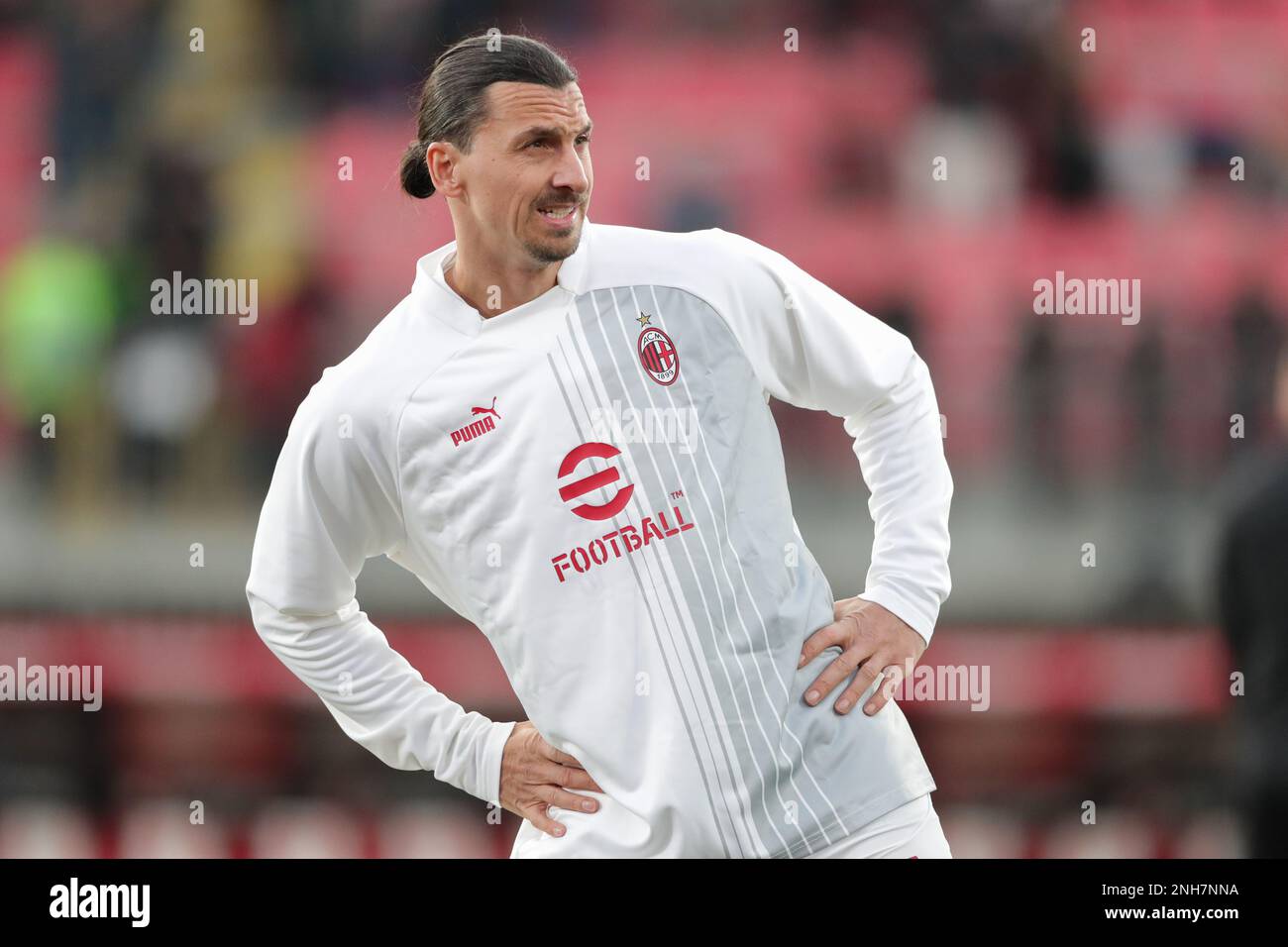 Zlatan Ibrahimovic of Milan warms up during the 2022–23 Serie A TIM ...