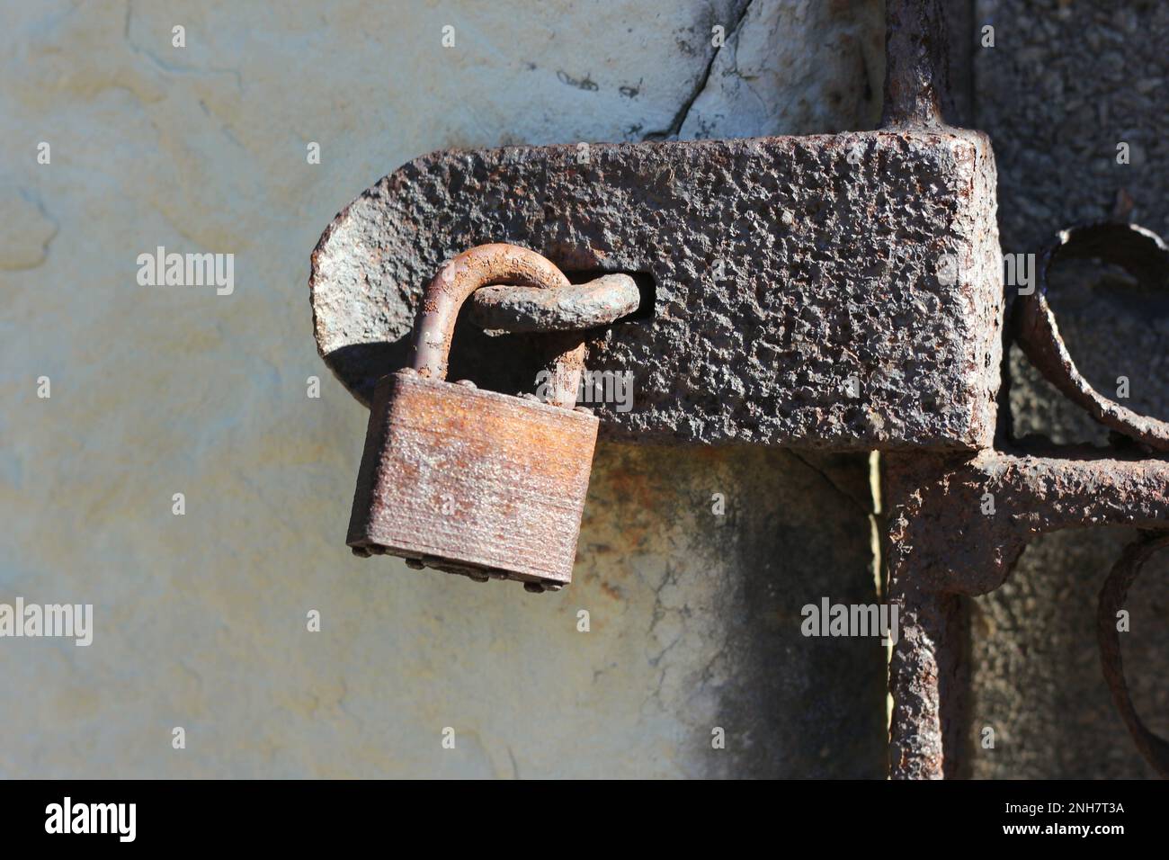 Vintage traditional old rusted metal lock keeping a gate closed Stock ...