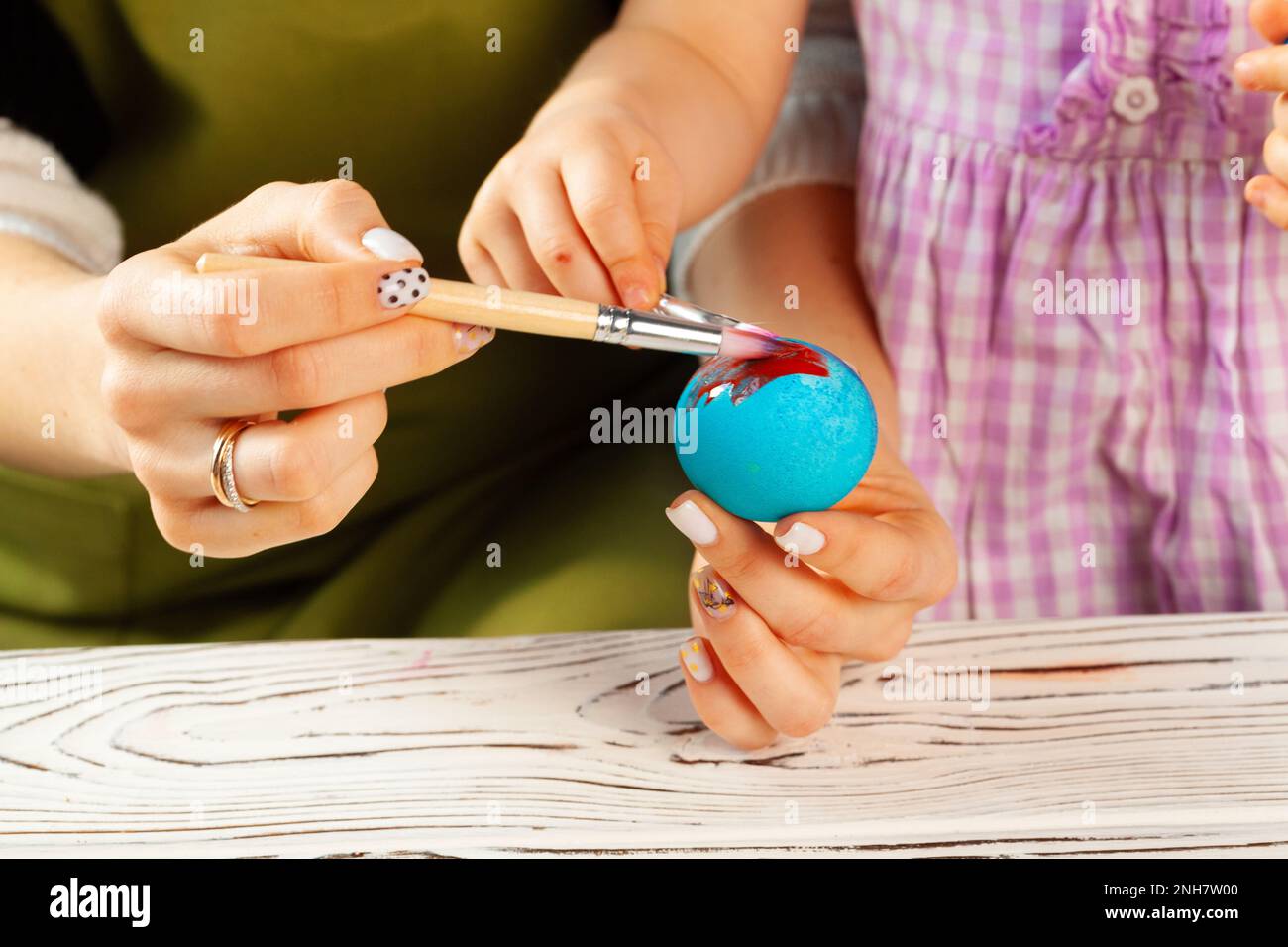 Mother and daughter coloring eggs for Easter Stock Photo - Alamy