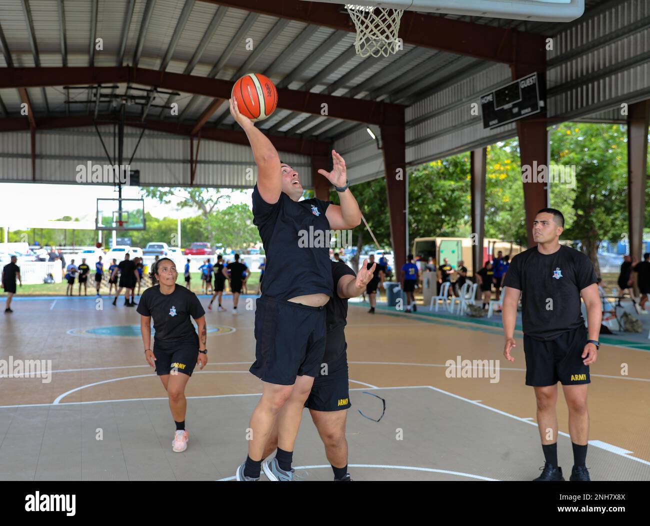 Soldiers from the 191st Regional Support Group of the Puerto Rico ...