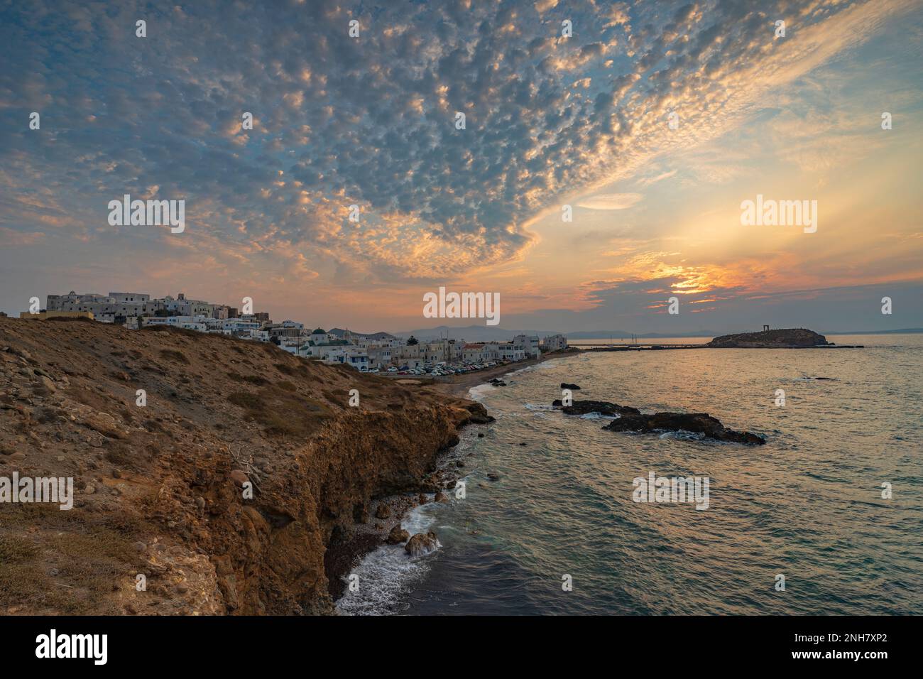 Naxos chora skyline hi-res stock photography and images - Alamy