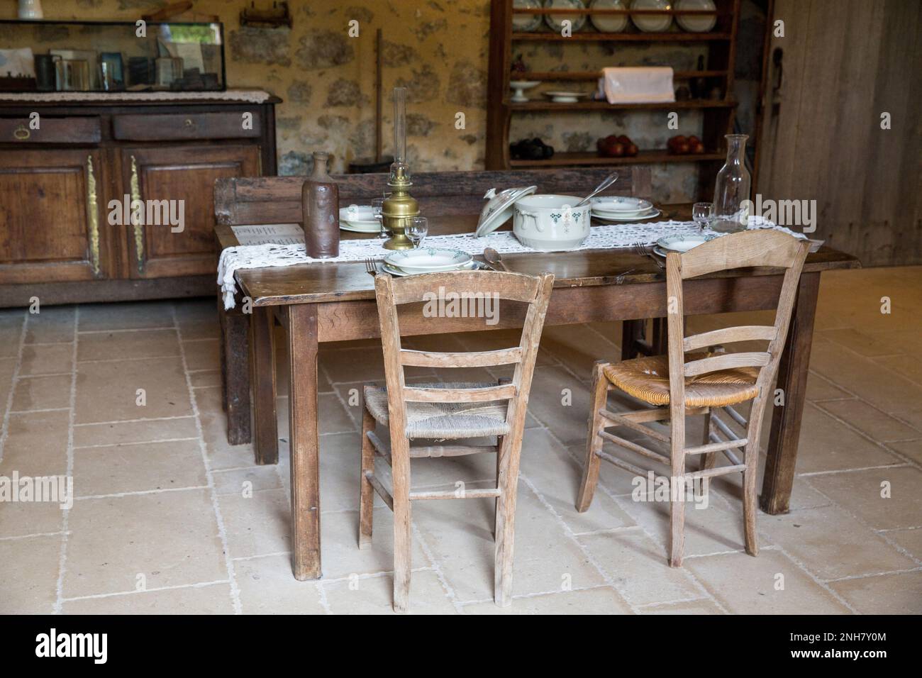 Brocante decoration hi-res stock photography and images - Alamy