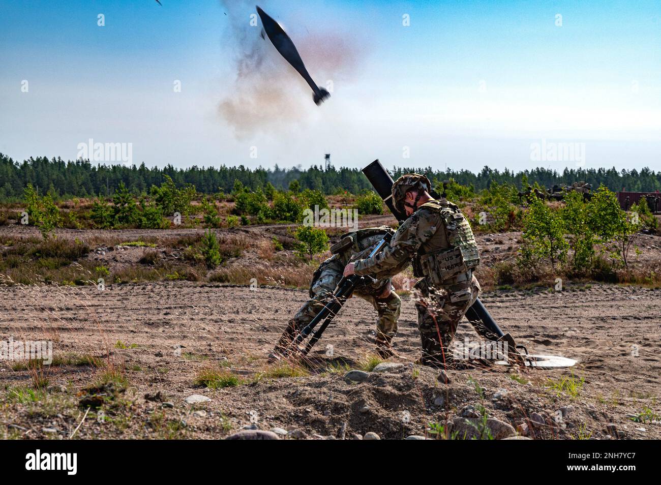 Fire an m120 mortar hi-res stock photography and images - Alamy