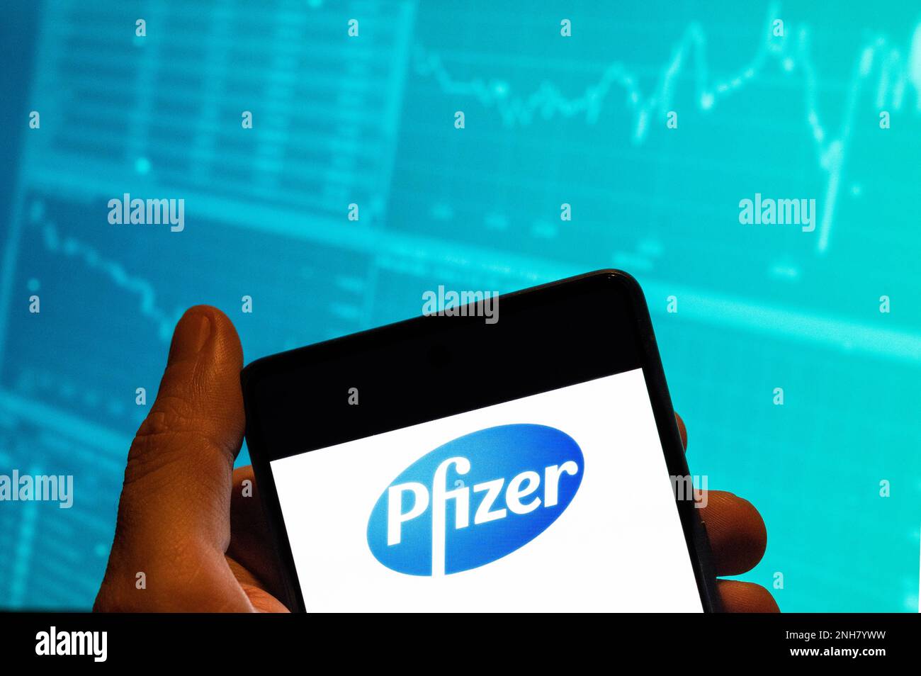 Graph chart logo hi-res stock photography and images - Alamy