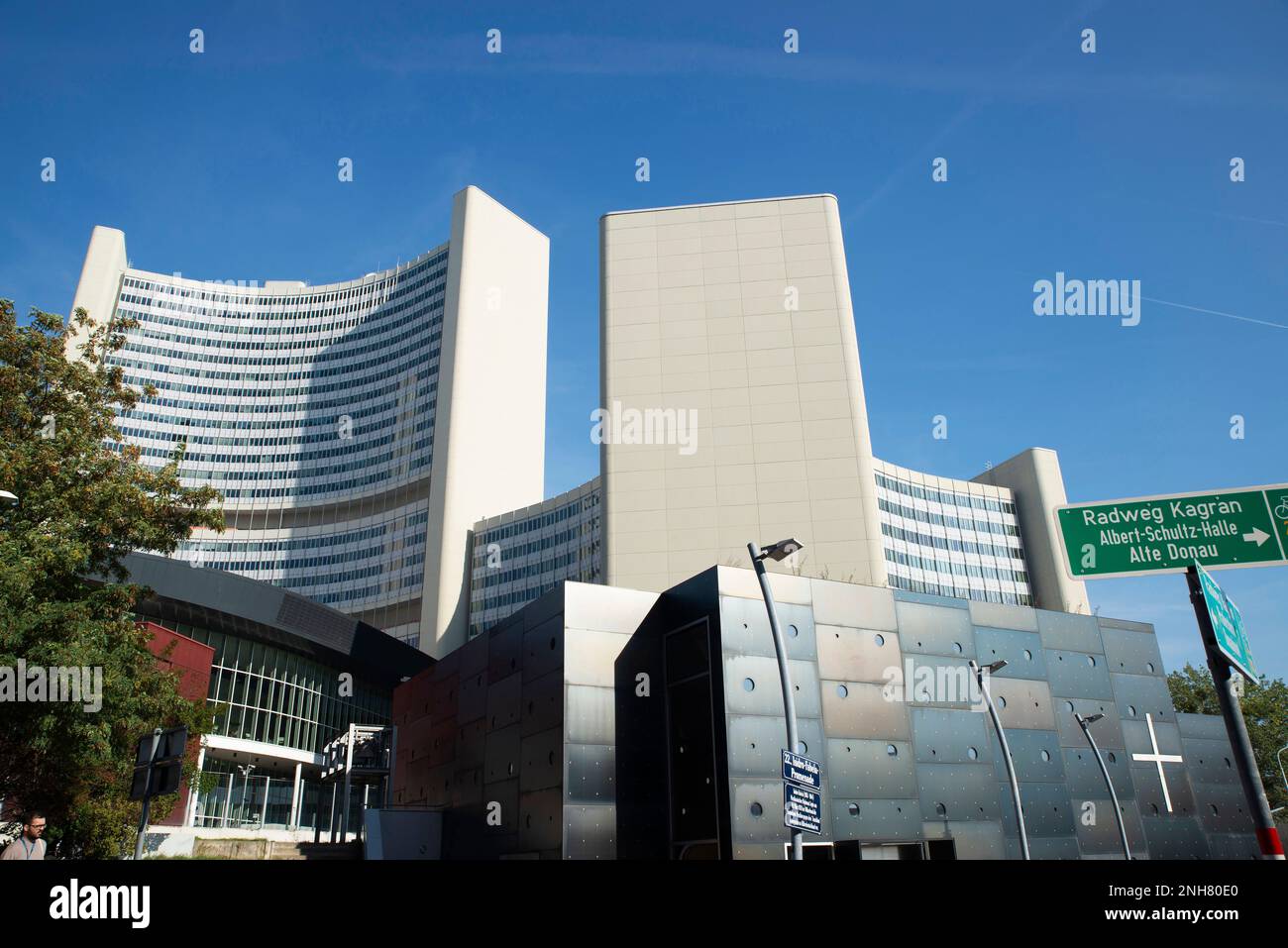 United nations building vienna hi-res stock photography and images - Alamy
