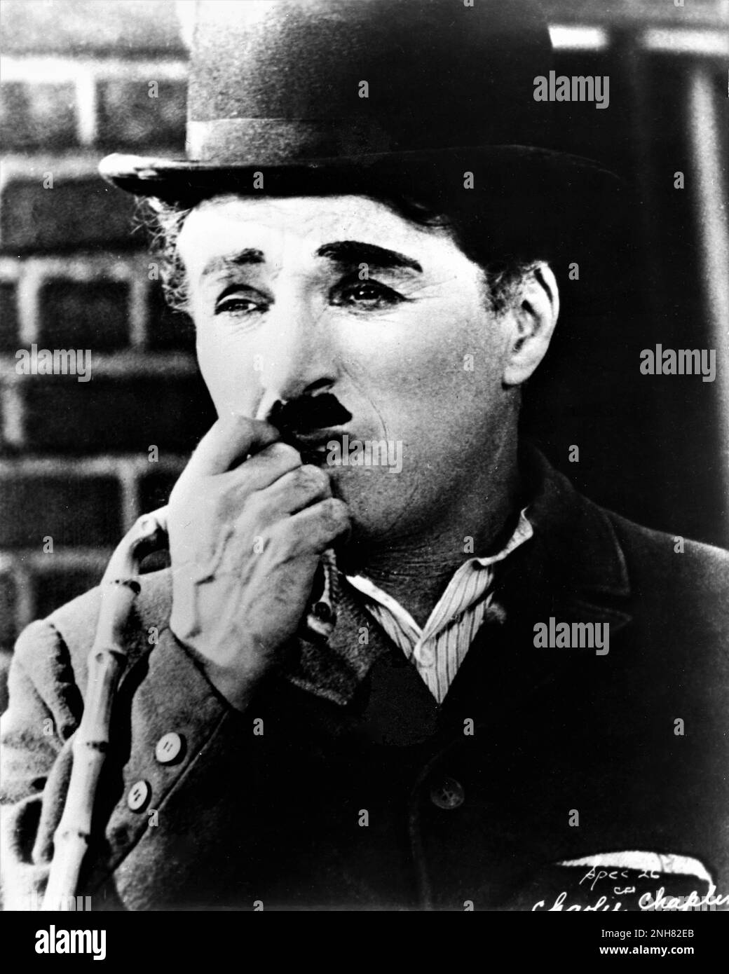 Charlie chaplin modern times tramp hi-res stock photography and images ...