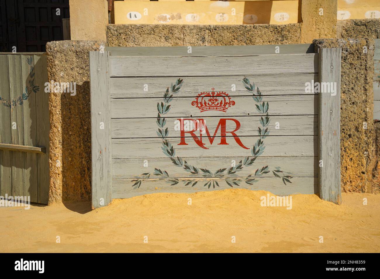 Outwards leaving splits Stock Photo - Alamy
