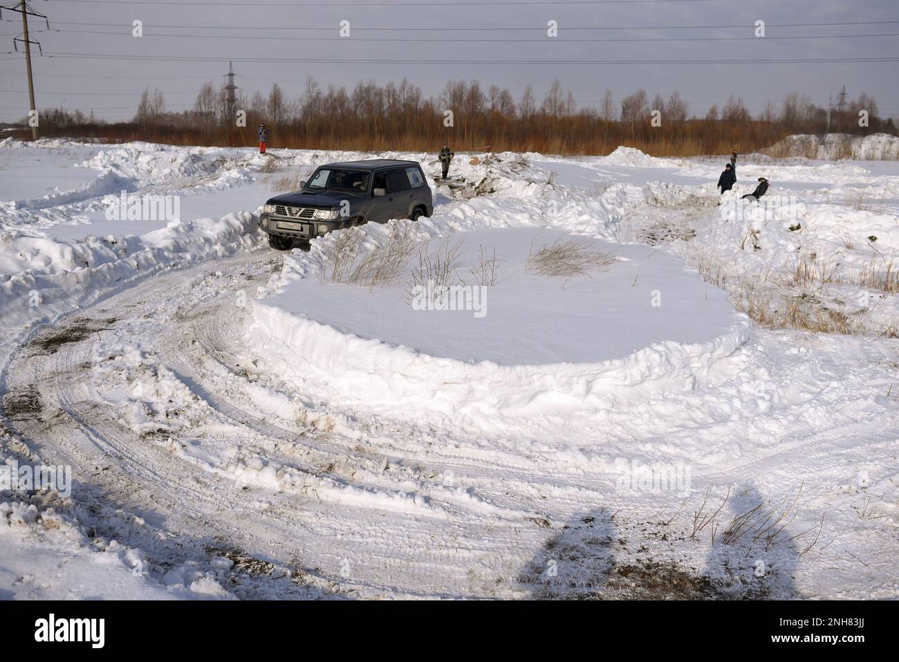 Offroad SUV "Nissan Patrol 4x4" quickly rides in the snow field in ...