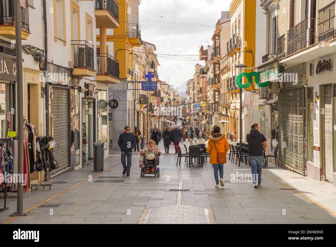 Pedestrian shopping street hi-res stock photography and images - Alamy