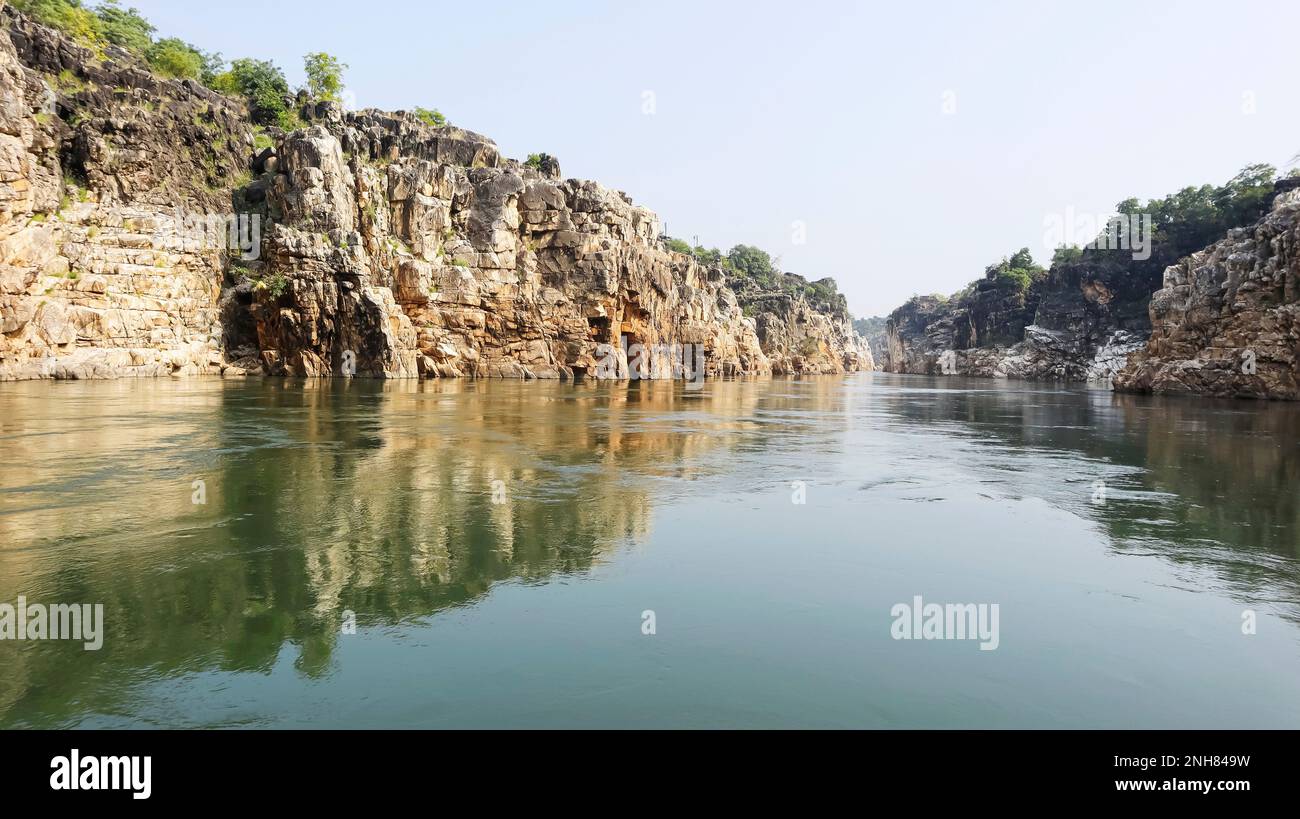 Marble rocks jabalpur boat hi-res stock photography and images - Alamy