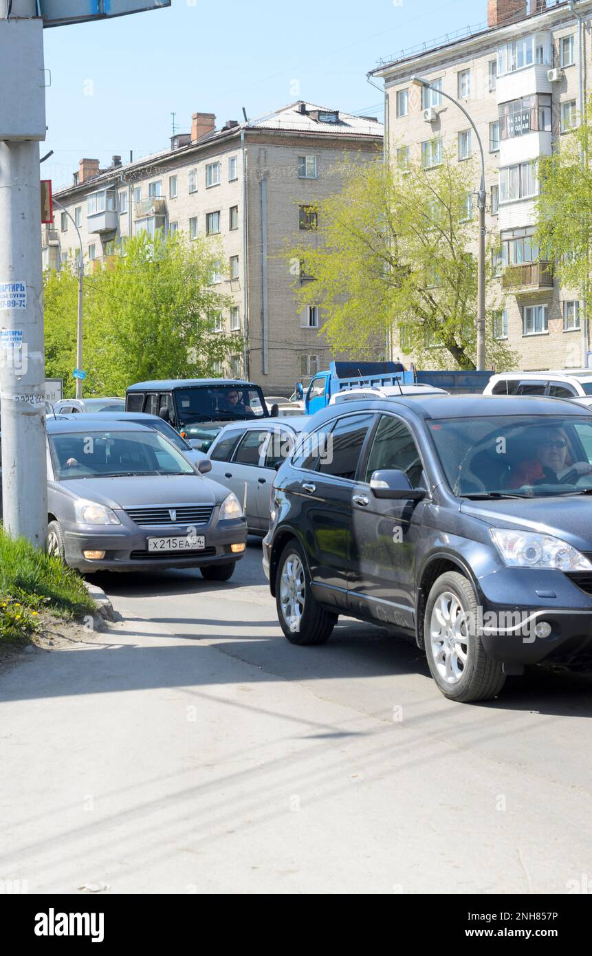 Cars go road hi-res stock photography and images - Alamy