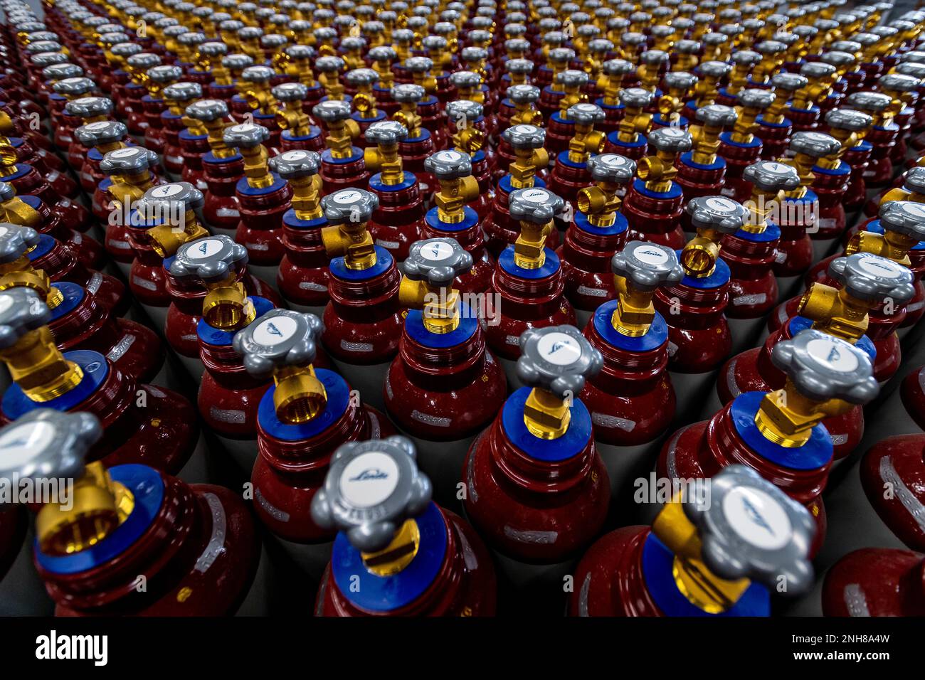 Acetylene cylinders and cylinder bundles hi-res stock photography and ...
