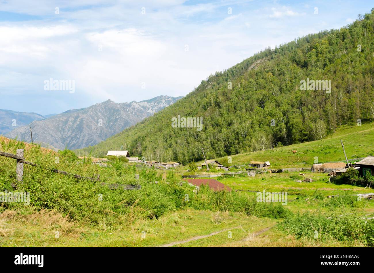 Flowing river between houses hi-res stock photography and images - Alamy