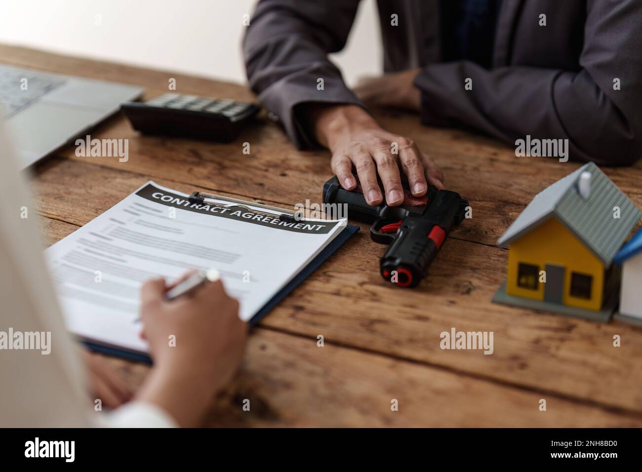 Real estate agents force customers to sign unfair contracts. Anti ...