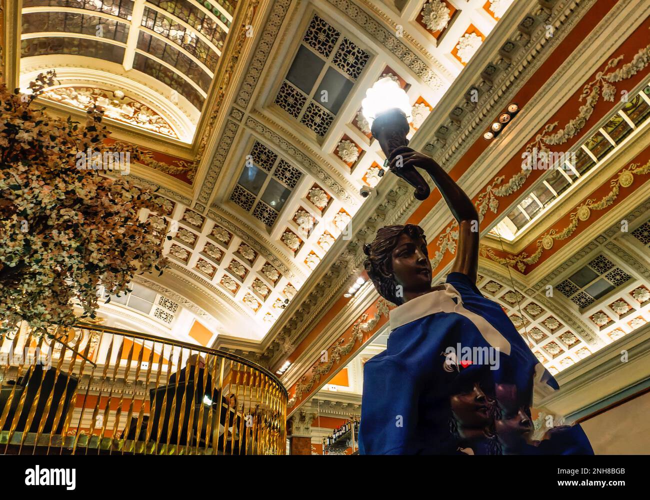 Statue and ceiling of the Bank Bar in Dublin Stock Photo - Alamy