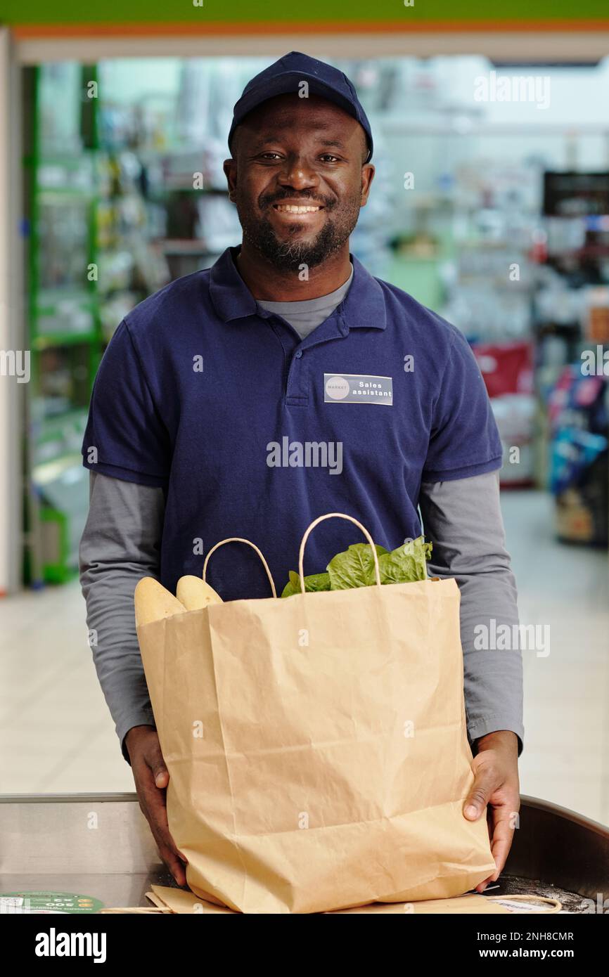 African sales clerk counter hi-res stock photography and images - Alamy