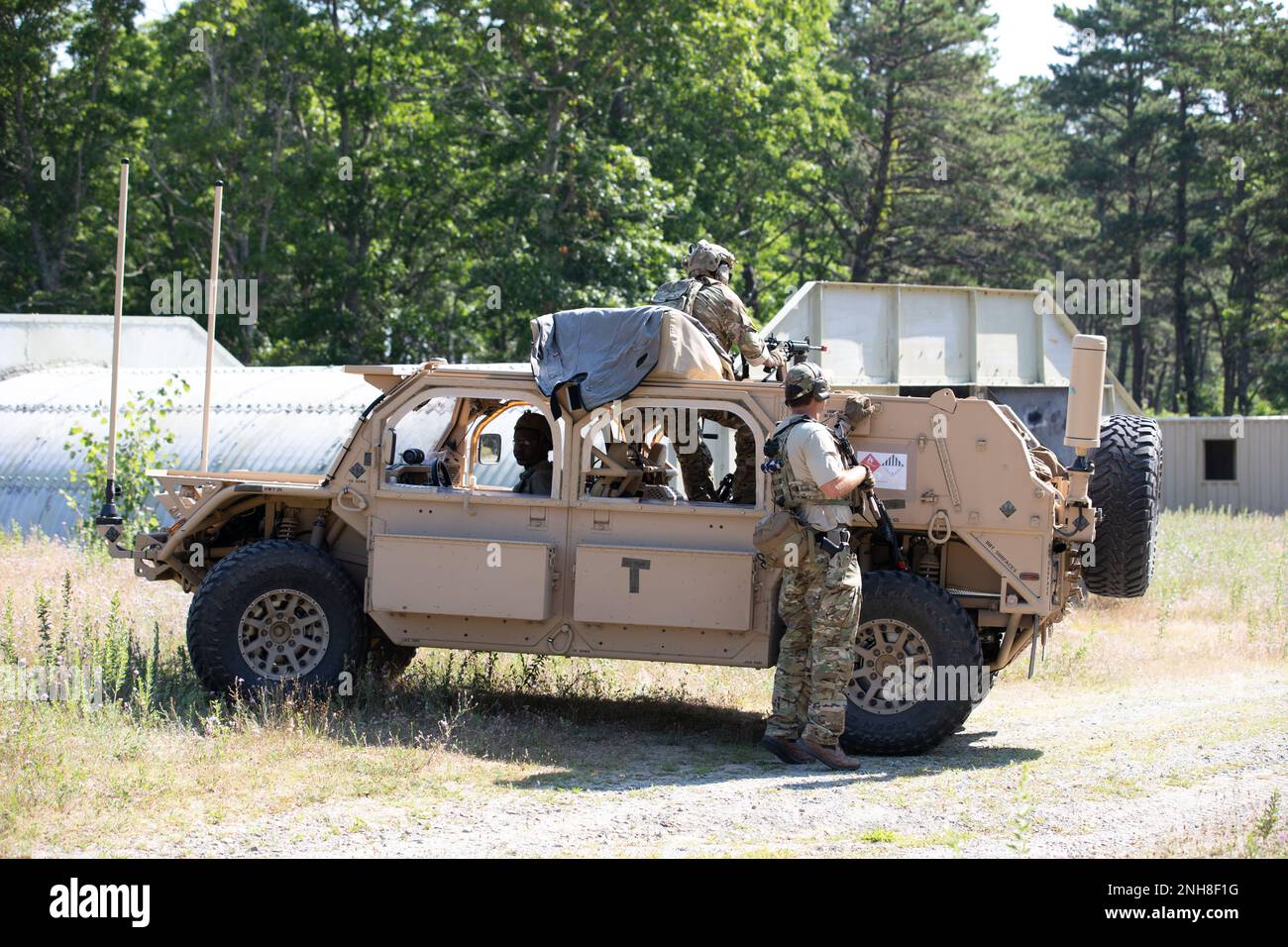 U.S. Army Soldiers with the 404th Civil Affairs Battalion conduct ...