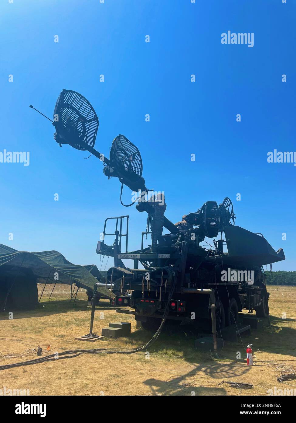 Patriot phased array tracking intercept of target hi-res stock ...