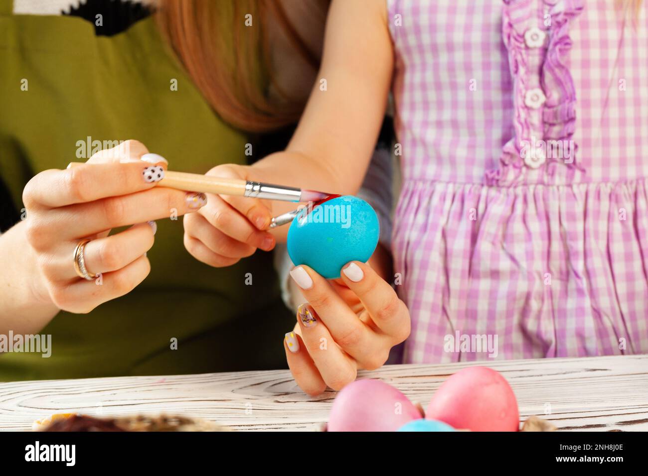 Mother and daughter coloring eggs for Easter Stock Photo - Alamy