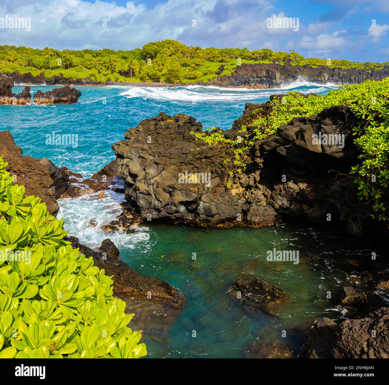 Turquoise Waters of Keawaiki Bay, Waianapanapa State Park, Hana, Hawaii ...