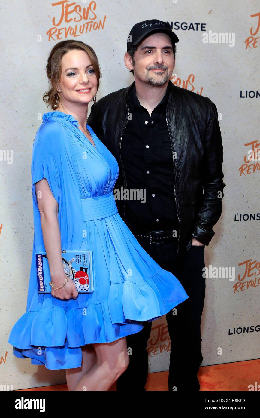 Los Angeles, CA. 15th Feb, 2023. Kimberly Williams-Paisley, Brad ...