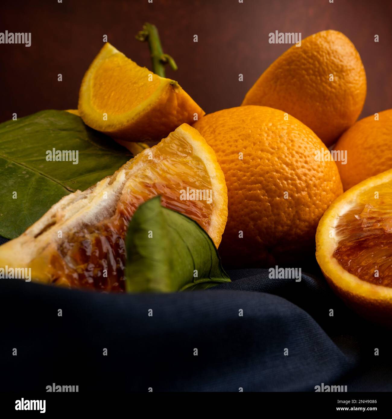 Selection of cut and uncut oranges and blood oranges Stock Photo - Alamy