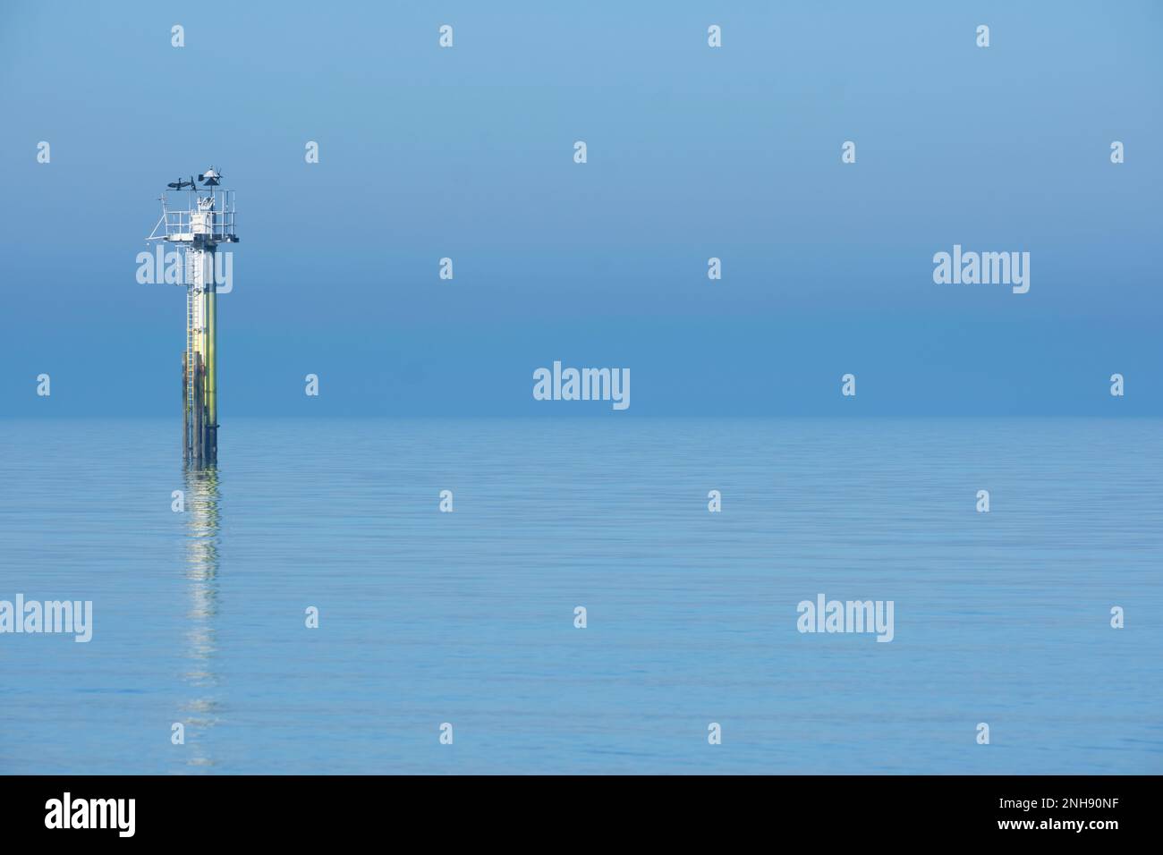 English channel beacon hi-res stock photography and images - Alamy