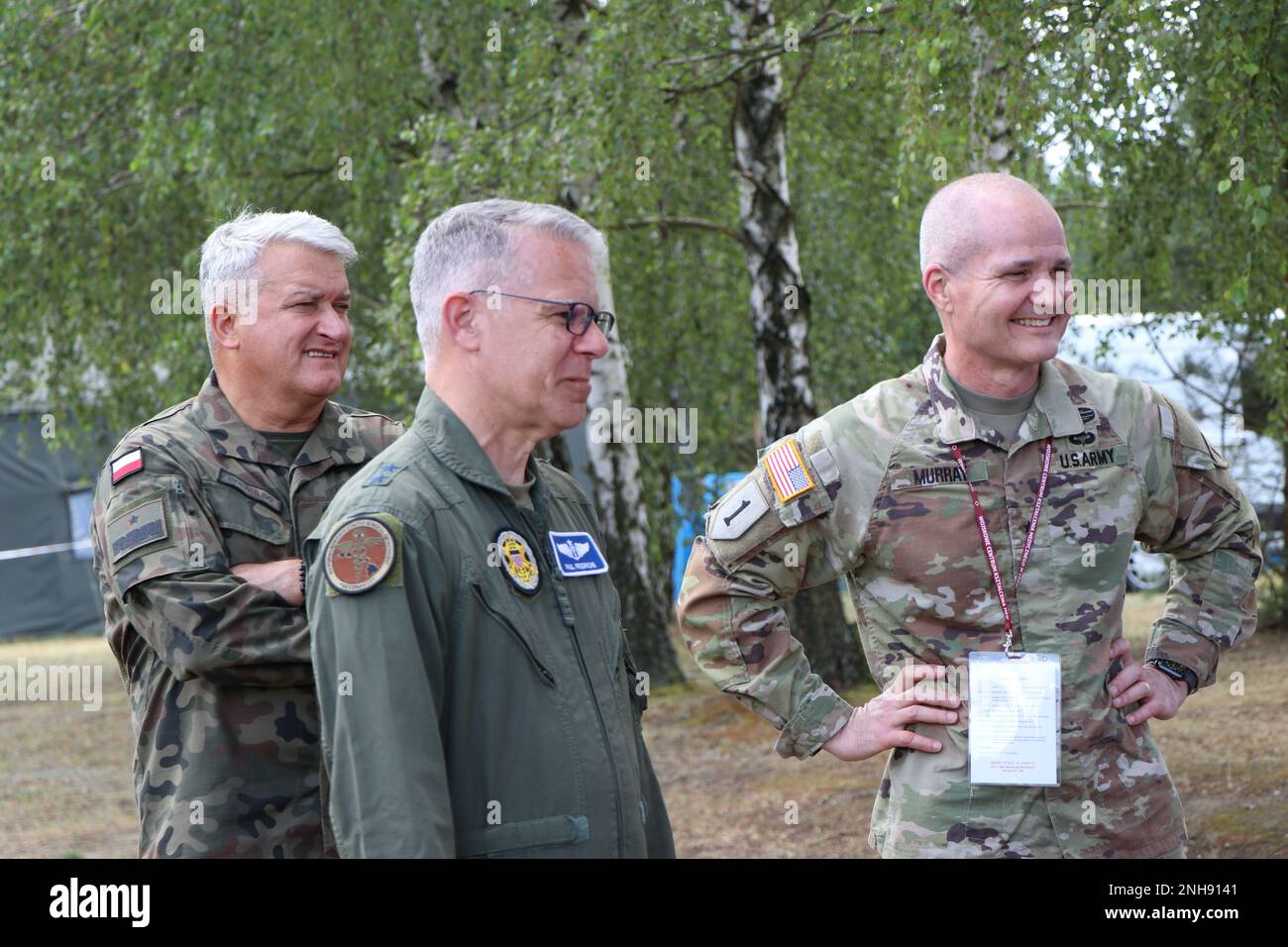 Polish Brig. Gen. Bogdan Dziewulski, U.S. Joint Staff Surgeon Maj. Gen ...