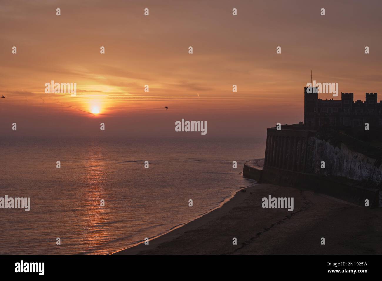 Sunrise over Kingsgate Bay with Kingsgate castle in Broadstairs, Kent ...