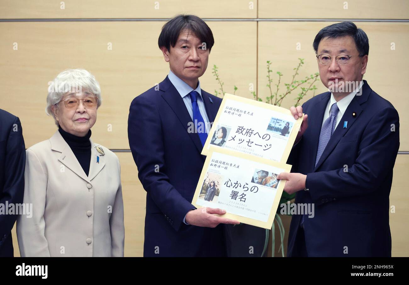 Sakie Yokota (L), a mother of Megumi Yokota, and Megumi's former ...