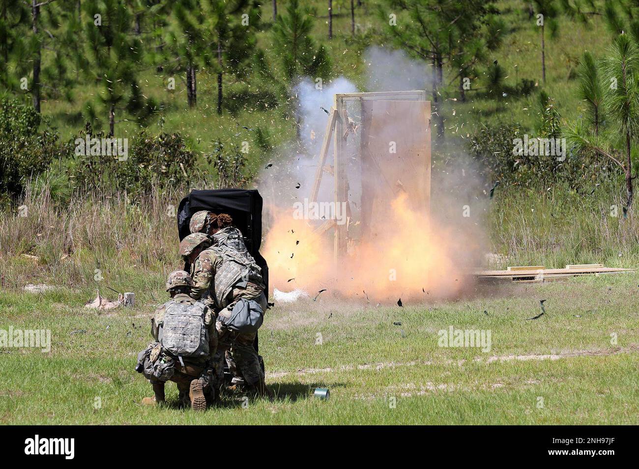 U.S. Army Reserve Soldiers, assigned to the 344th Engineer Company ...
