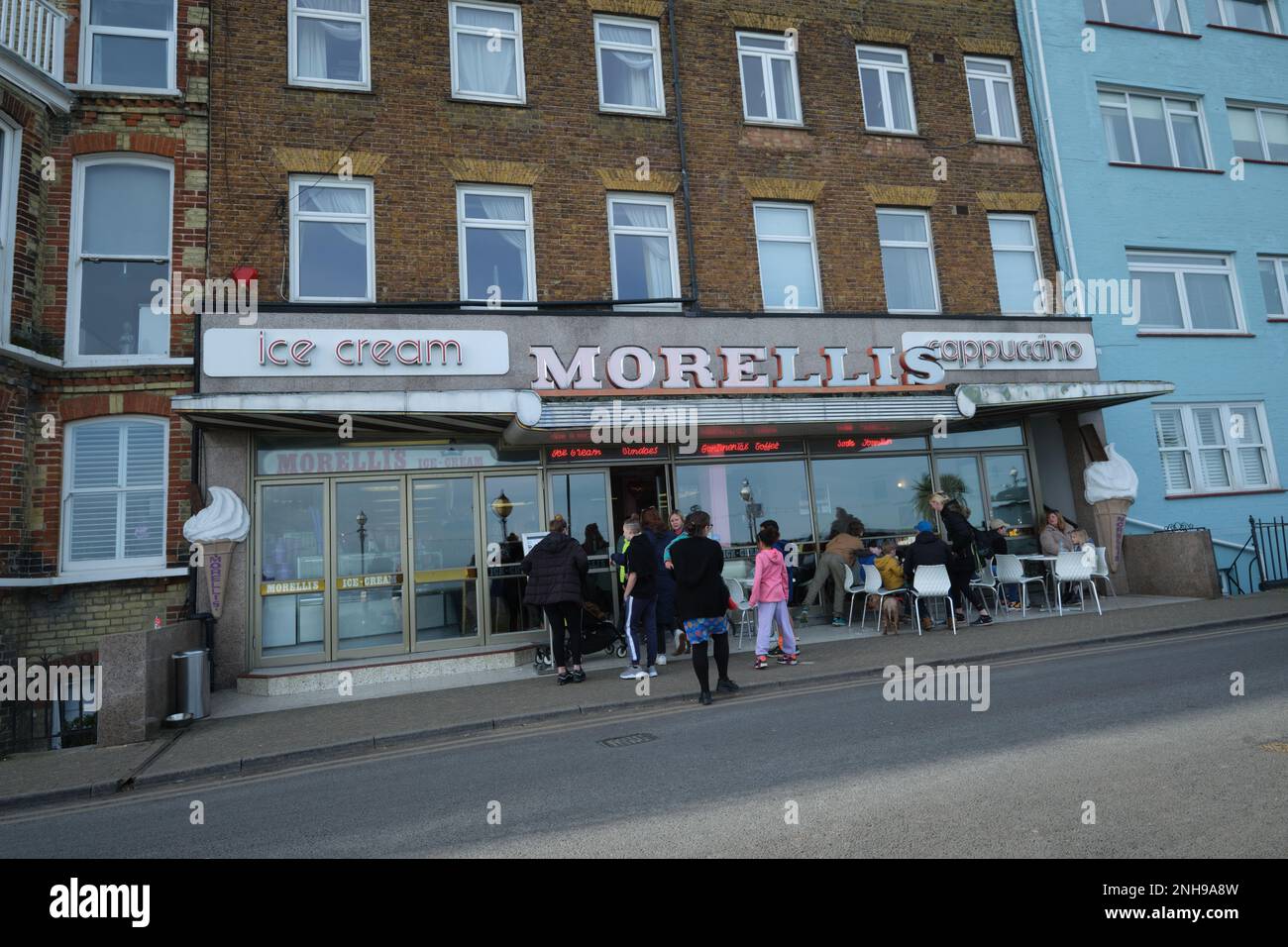 Ice cream display outside shop hi-res stock photography and images - Alamy