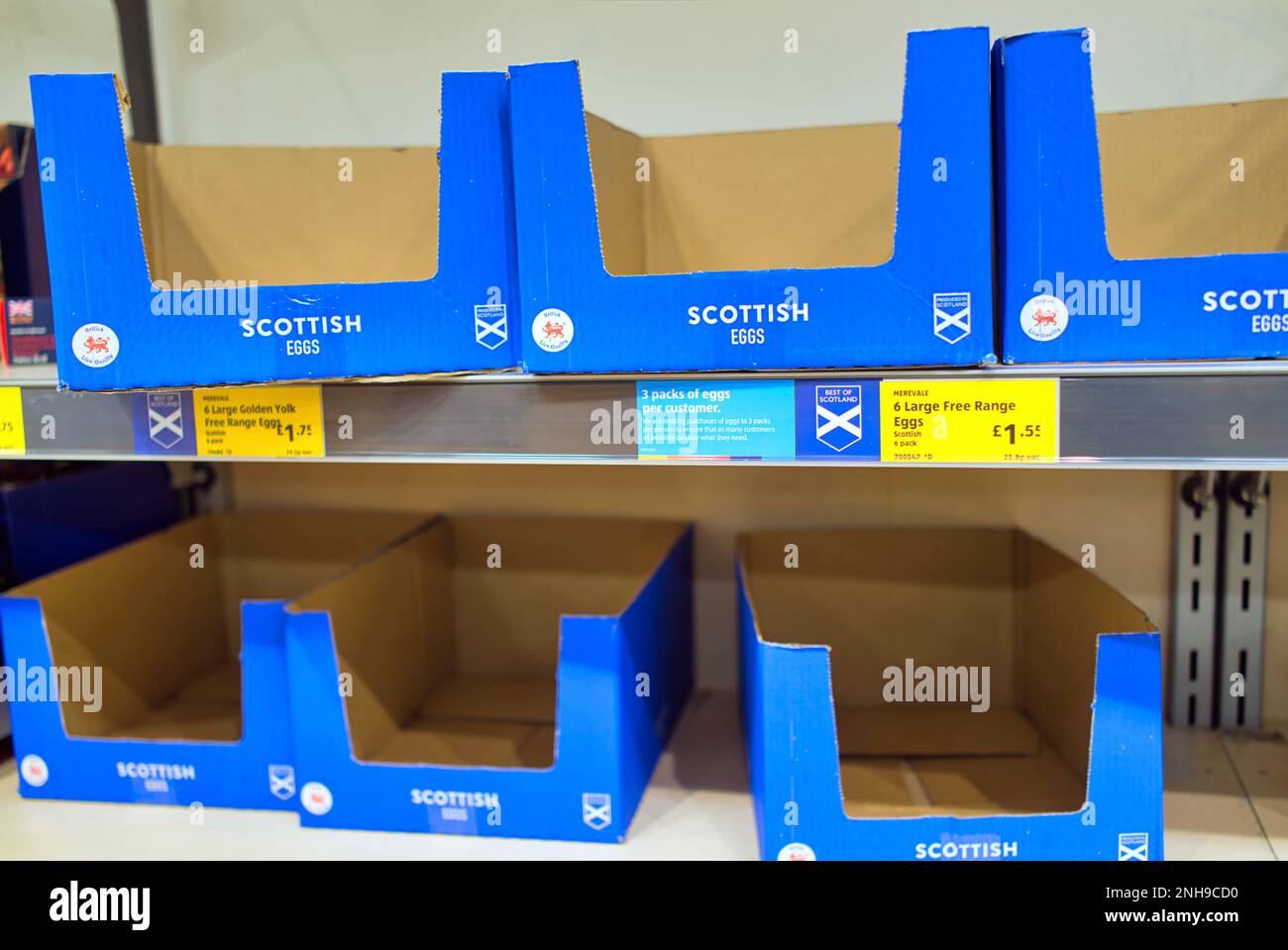 Empty shelves shop hi-res stock photography and images - Alamy