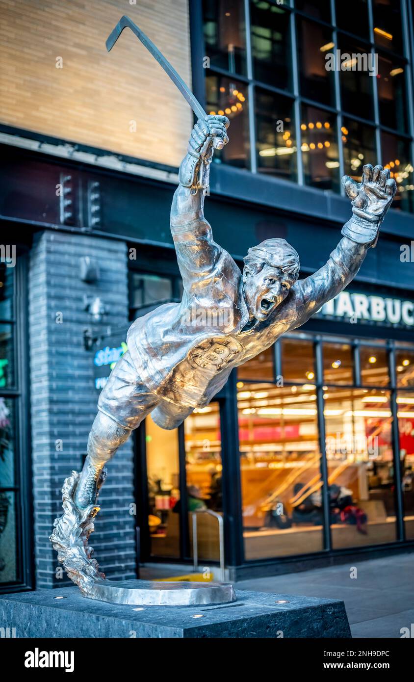 TD Garden in Boston, MA, USA and the statue of Bobby Orr Stock Photo ...