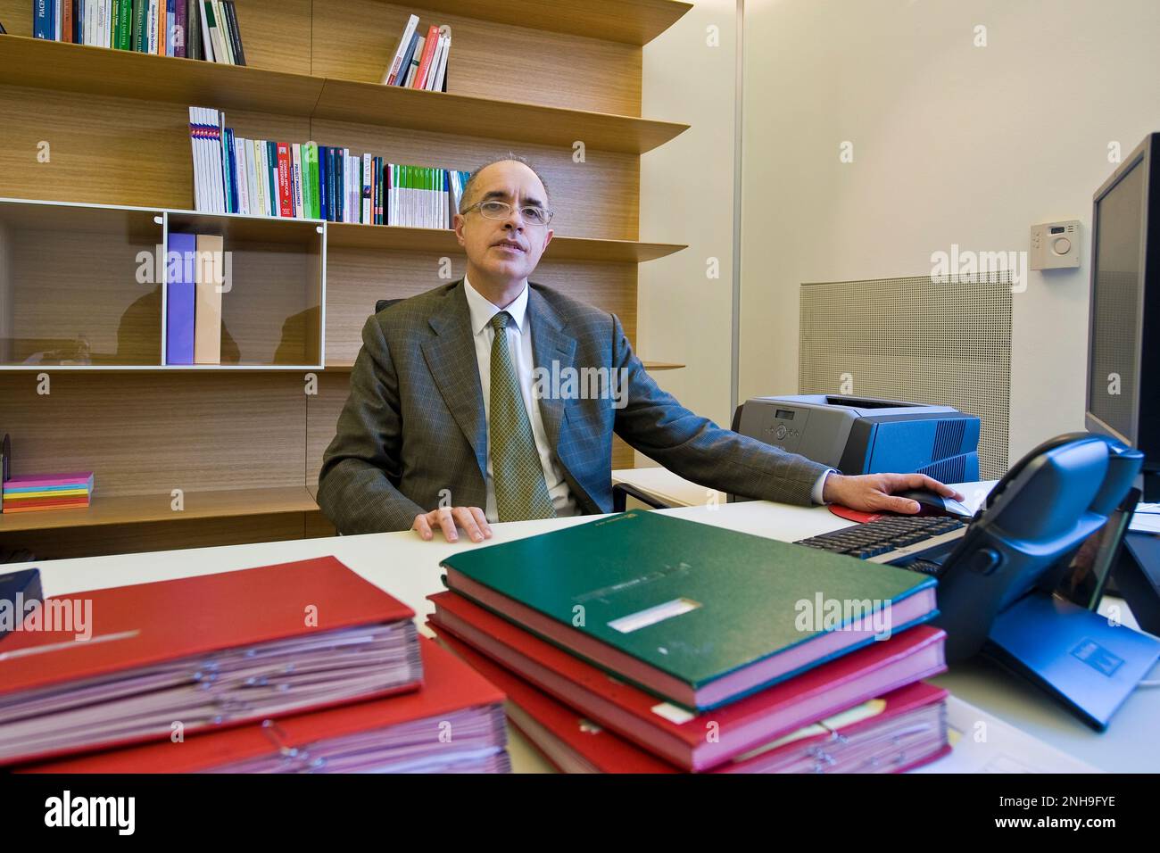 University rector hi-res stock photography and images - Alamy