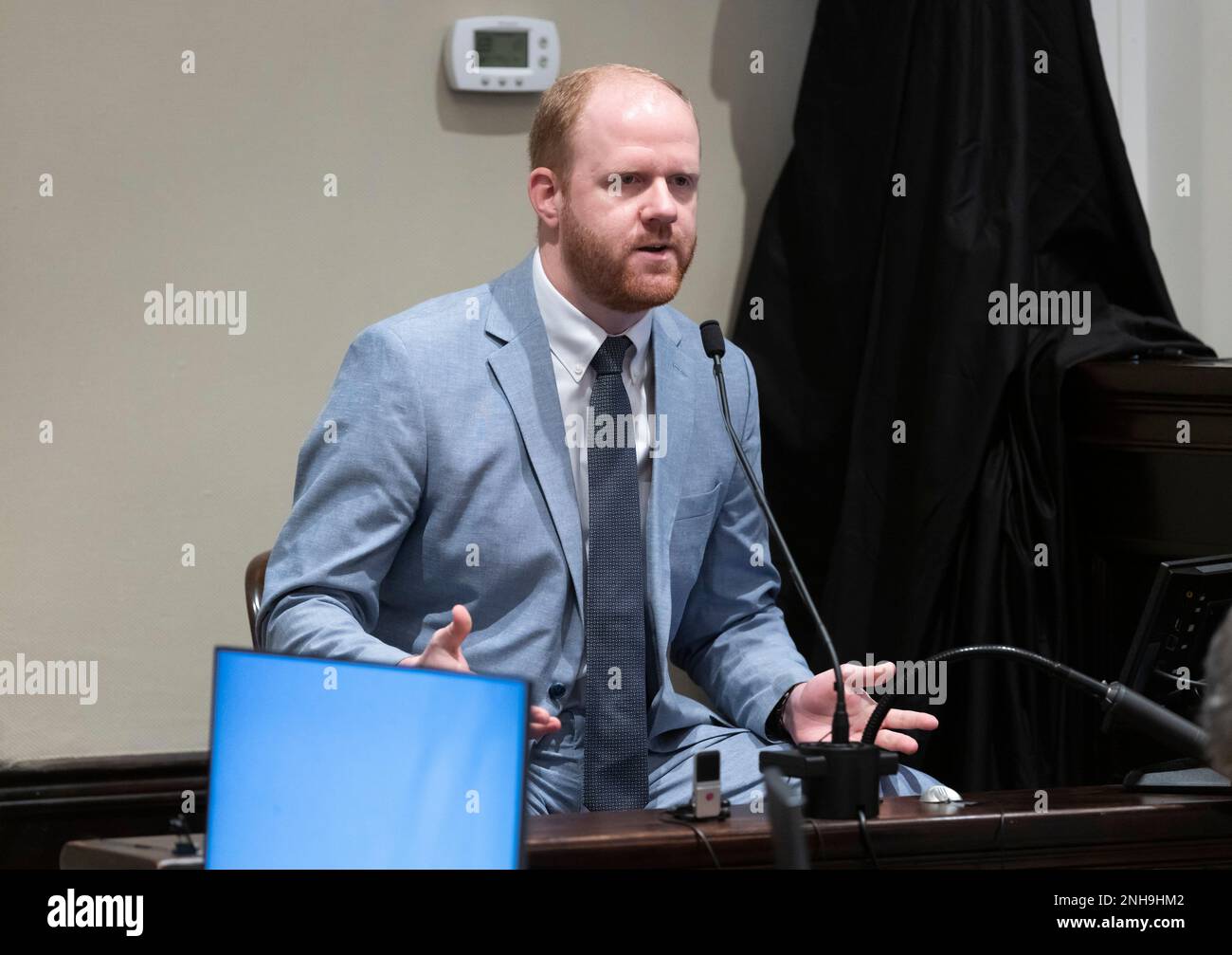 Forensic accountant Carson Burney answers questions during Alex ...