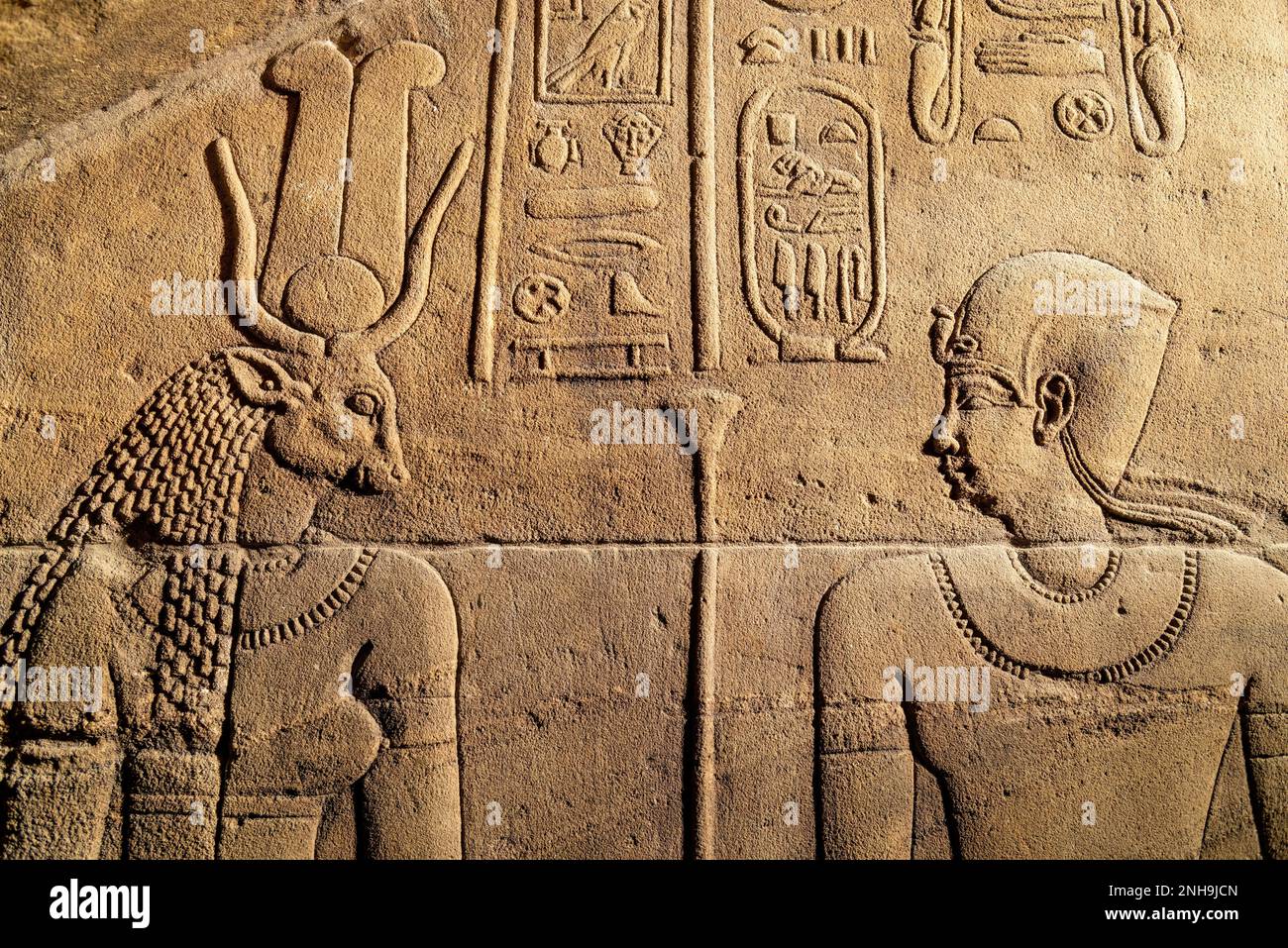 Hieroglyphics egypt pyramid hi-res stock photography and images - Alamy