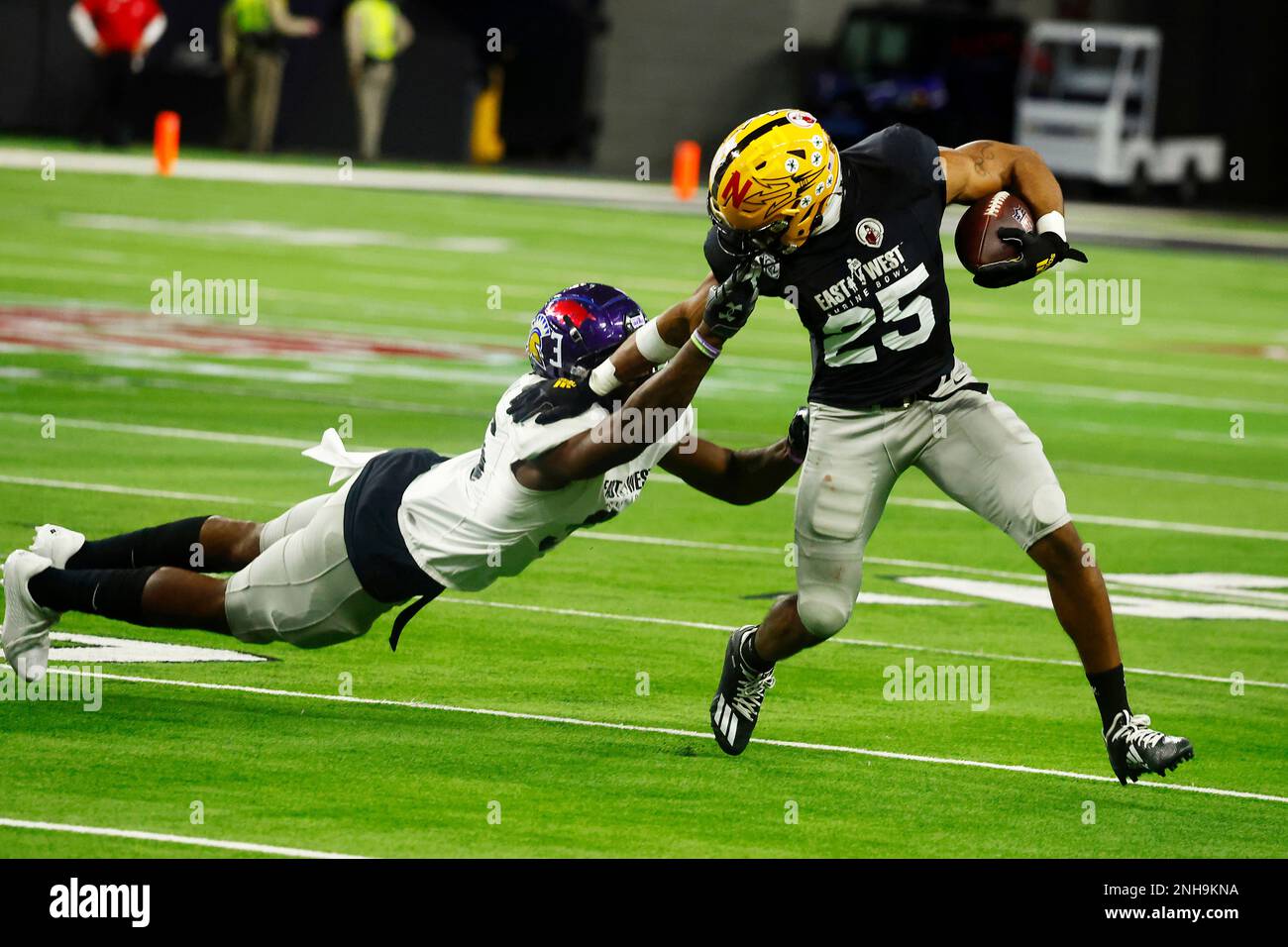 LAS VEGAS, NV - FEBRUARY 02: Arizona State Wildcats running back ...