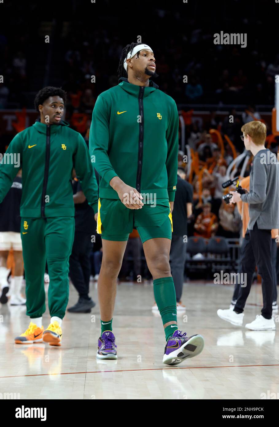 AUSTIN, TX - JANUARY 30: Baylor Bears forward Flo Thamba (0) warms up ...