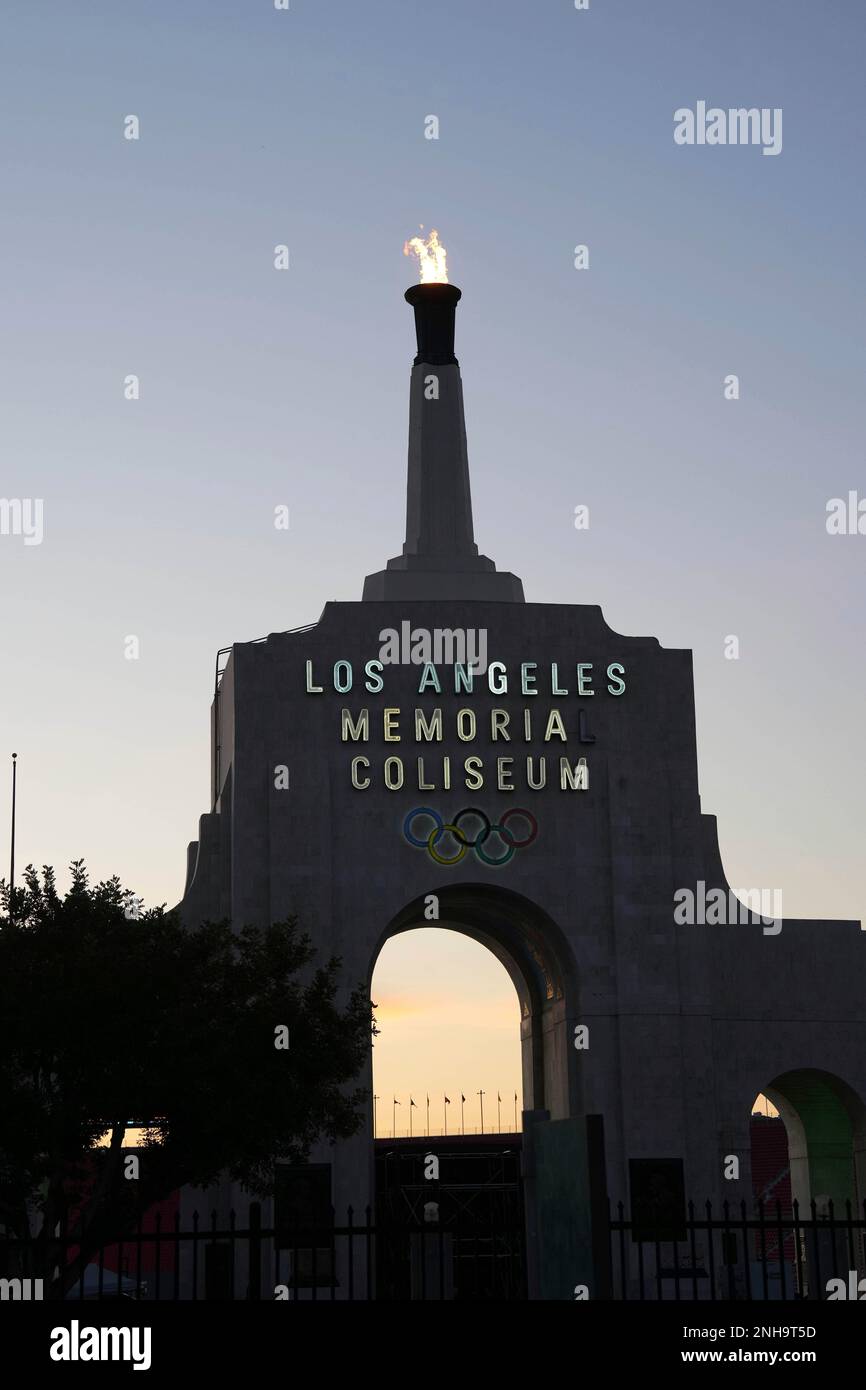 The Los Angeles Memorial Coliseum peristyle and the Olympic torch ...
