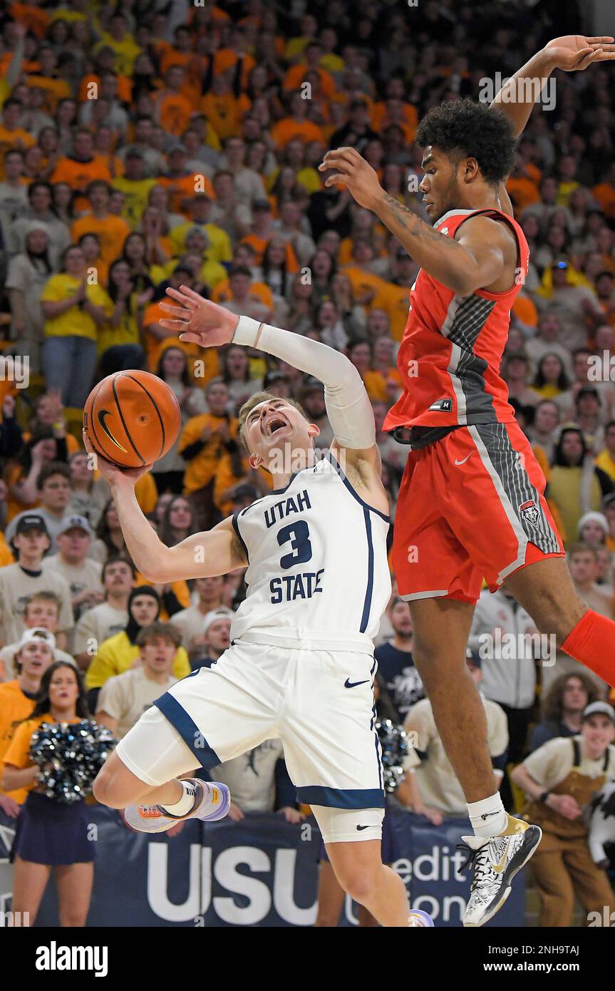 Utah State guard Steven Ashworth (3) shoots the ball as New Mexico ...