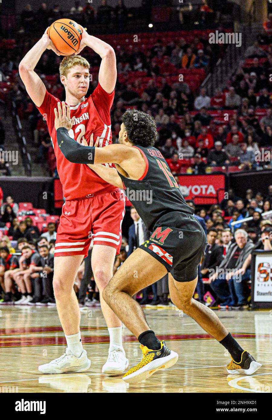 COLLEGE PARK, MD - JANUARY 25: Wisconsin Badgers forward Steven Crowl ...