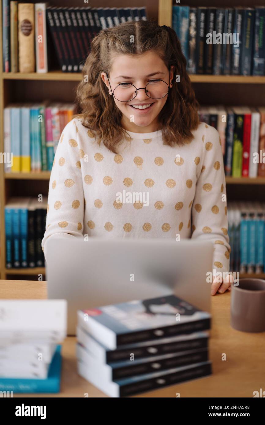 Young girl among books computer hi-res stock photography and images - Alamy